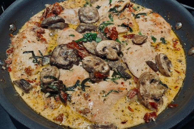 Chicken with Sun Dried Tomatoes and Mushrooms – Blonde Curry